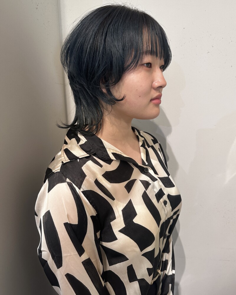 ウルフカット♪ネイビーカラー | 新宿の美容室・美容院 - shiro shinjuku